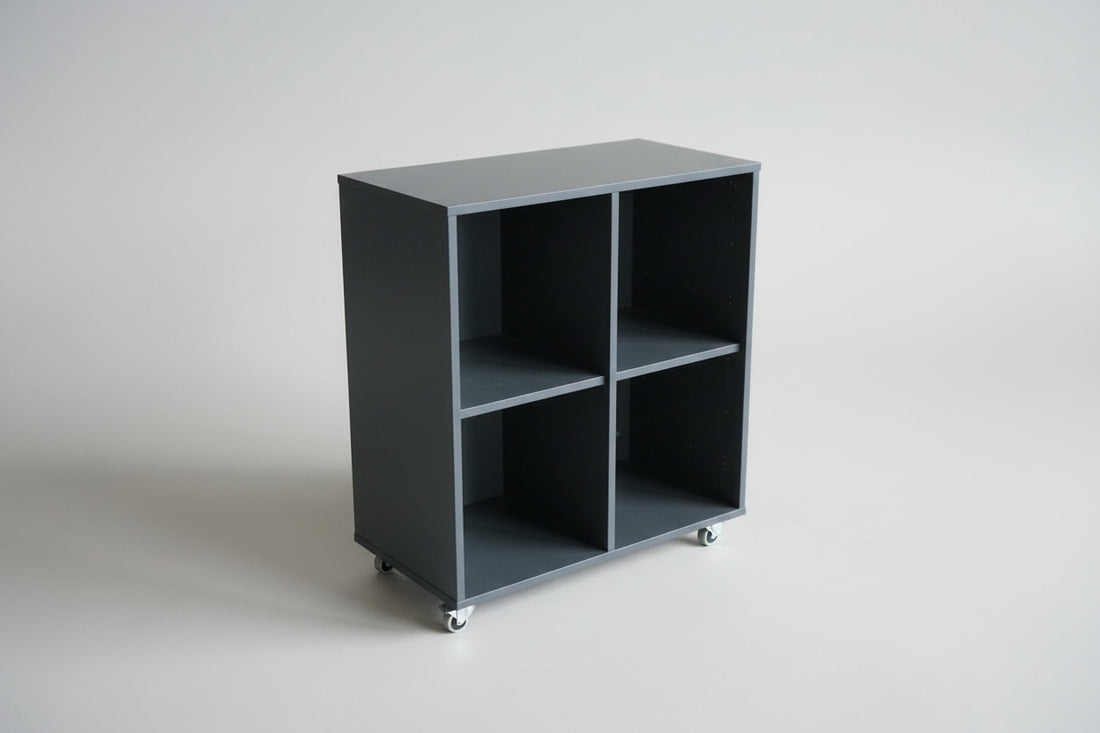 Antracitgrå reol med hjul – 4 rum 78x42x88 cm – Kontorgaarden
